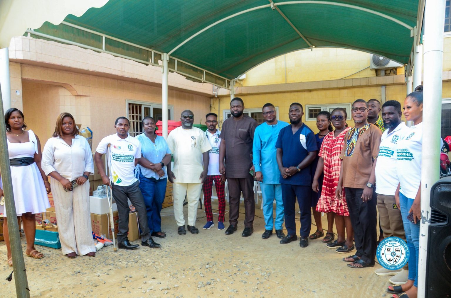 presentation of equipment to master craftsmen and apprentices from ...