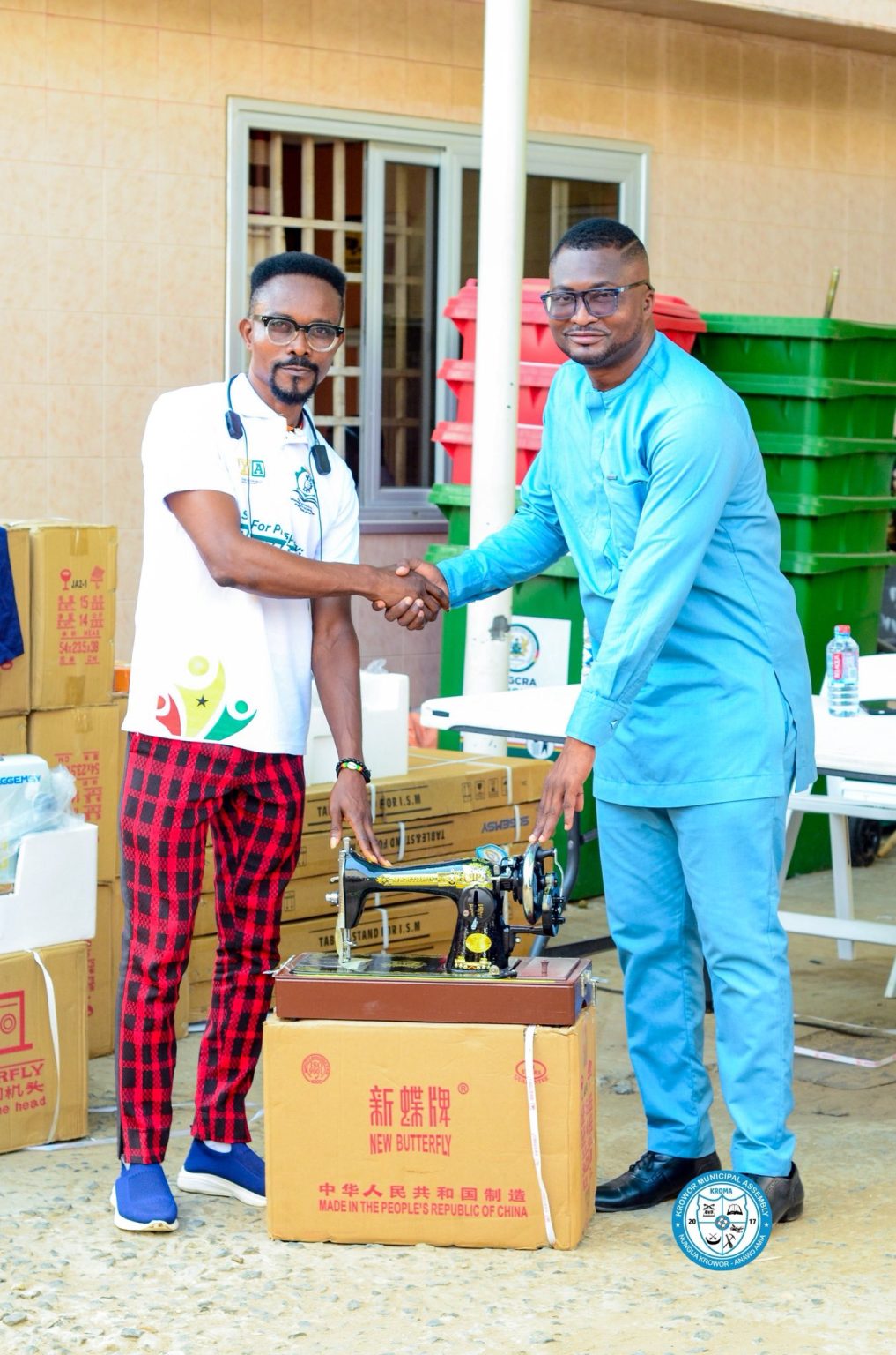 presentation of equipment to master craftsmen and apprentices from ...